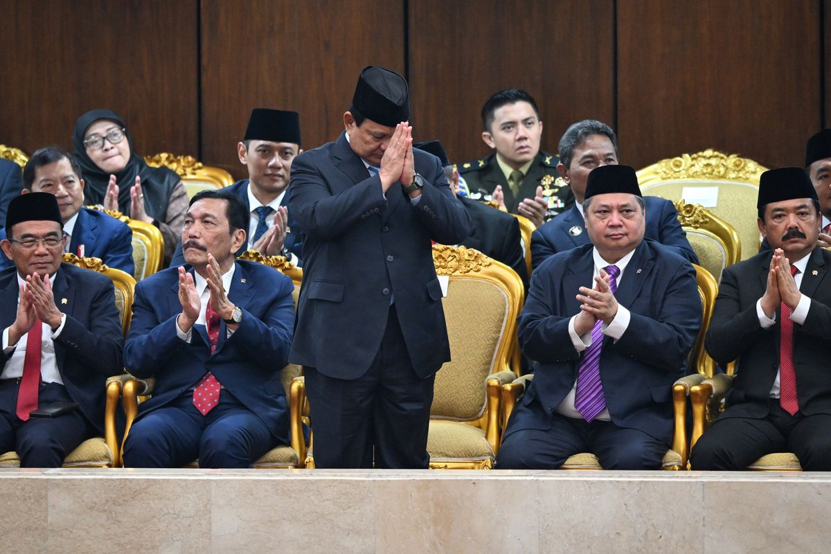 Momen Luhut Usap Mata dan Prabowo Telungkupkan Tangan Saat Jokowi ...