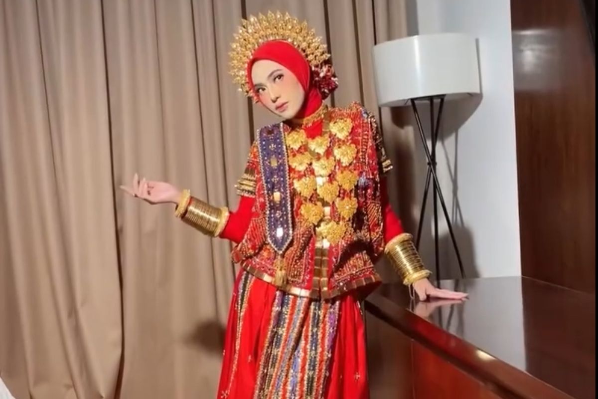Apa Itu Tradisi Mappacci? Feby Putri Jalani Ritual Adat Bugis dengan ...