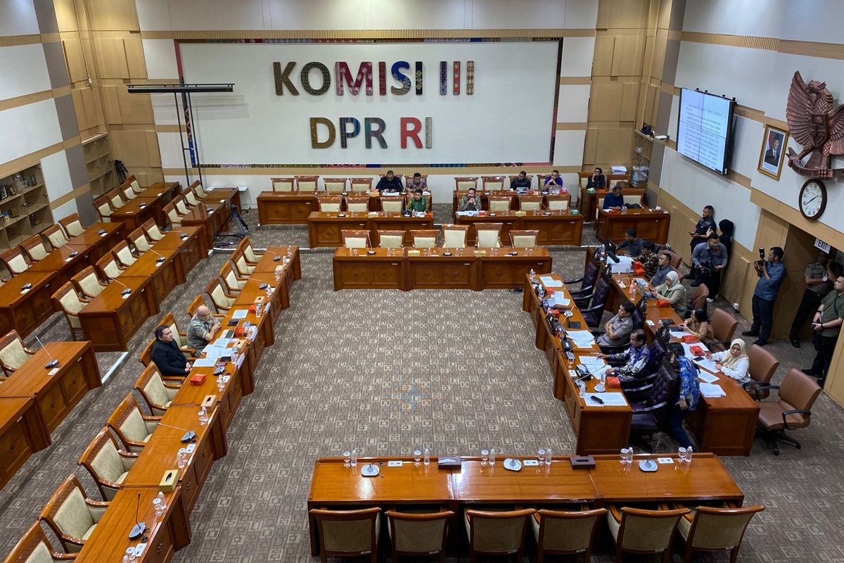 Eks Hakim MK Patrialis Akbar Nilai Putusan Pemisahan Pemilu Langgar Konstitusi