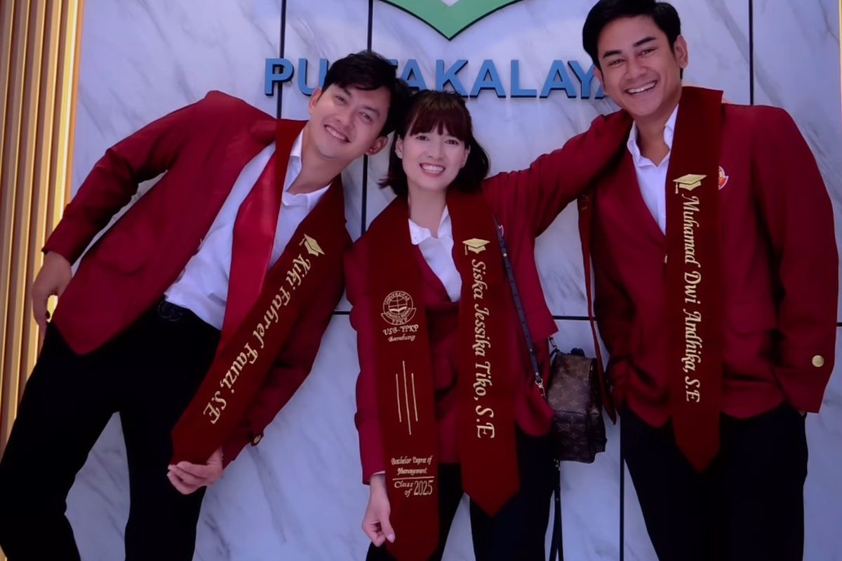 Chika Jessica, Dwi Andhika, dan Kiki Farrel Lulus S1 Bareng Jelang 40 Tahun