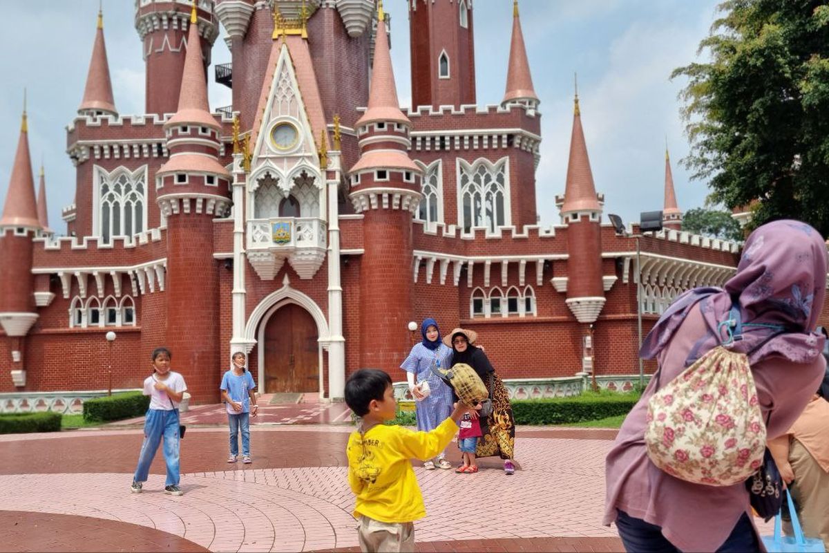 Naik LRT ke TMII, Kini Bisa Lanjut Shuttle Gratis