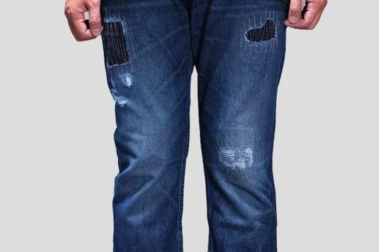 10 Merek Celana Jeans Lokal Terbaik, Wajib Punya