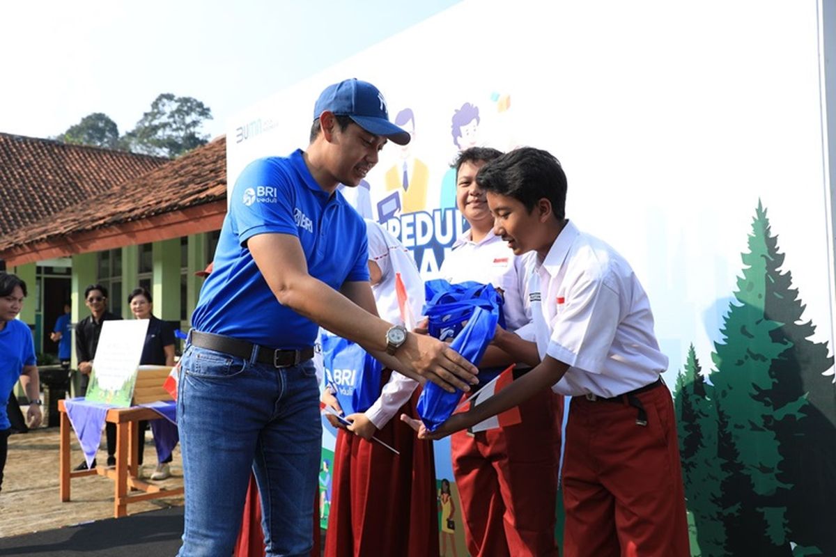 BRI Peduli Salurkan Bantuan Infrastruktur di SDN 01 dan 02 Gunung ...