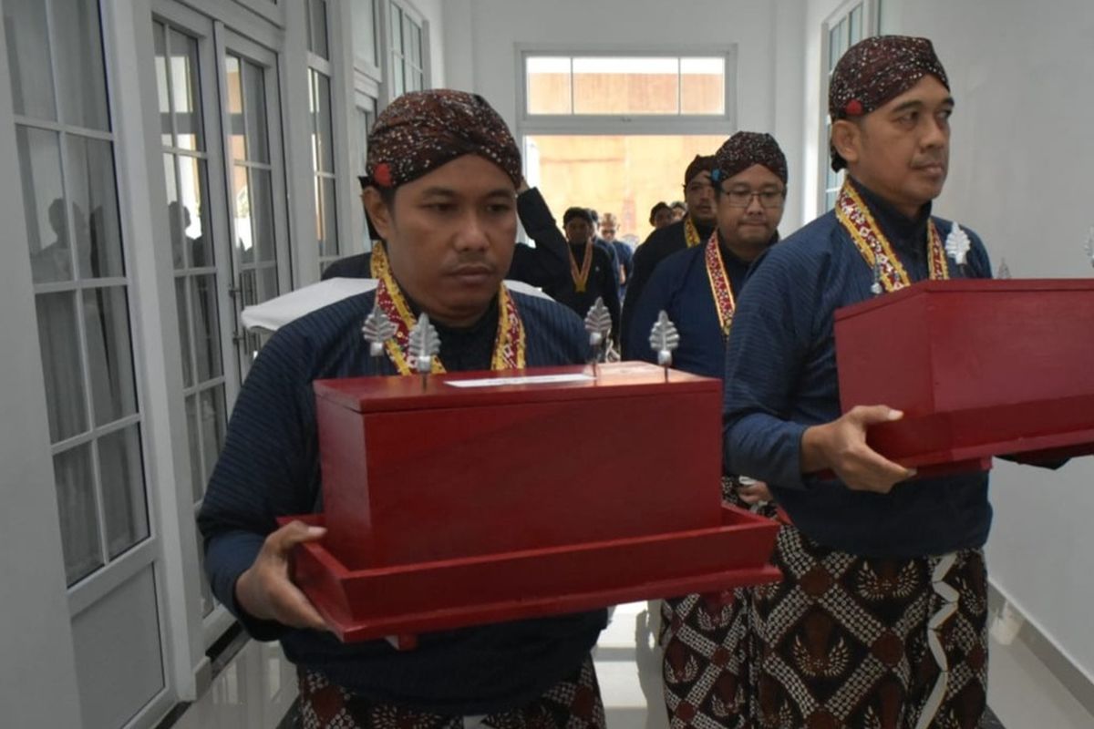 Keraton Yogyakarta Gelar Tradisi Labuhan di Gunung Lawu: Peringati ...