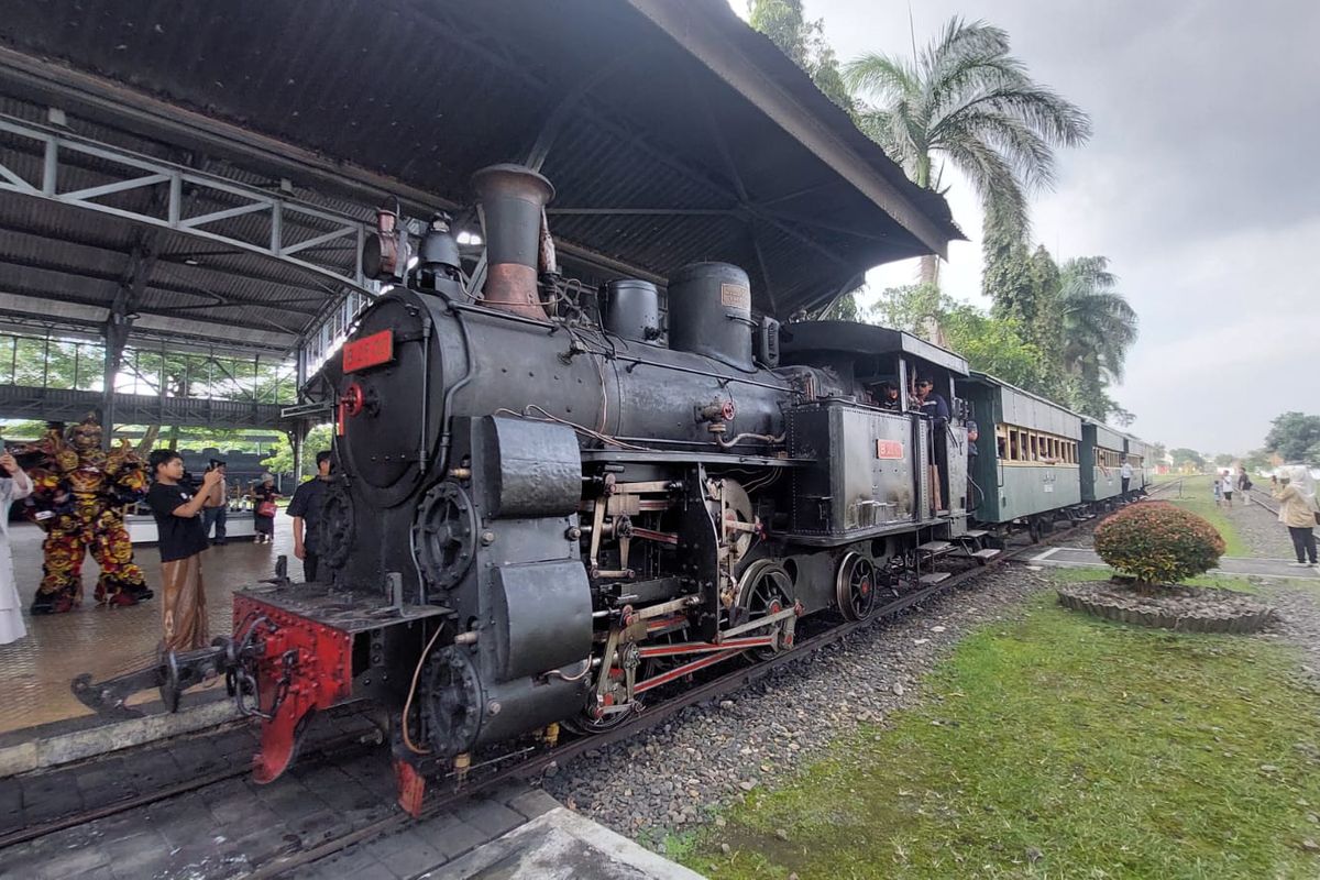 Kereta Uap Baru Klinthing Resmi Beroperasi di Ambarawa, Serasa Kembali ...