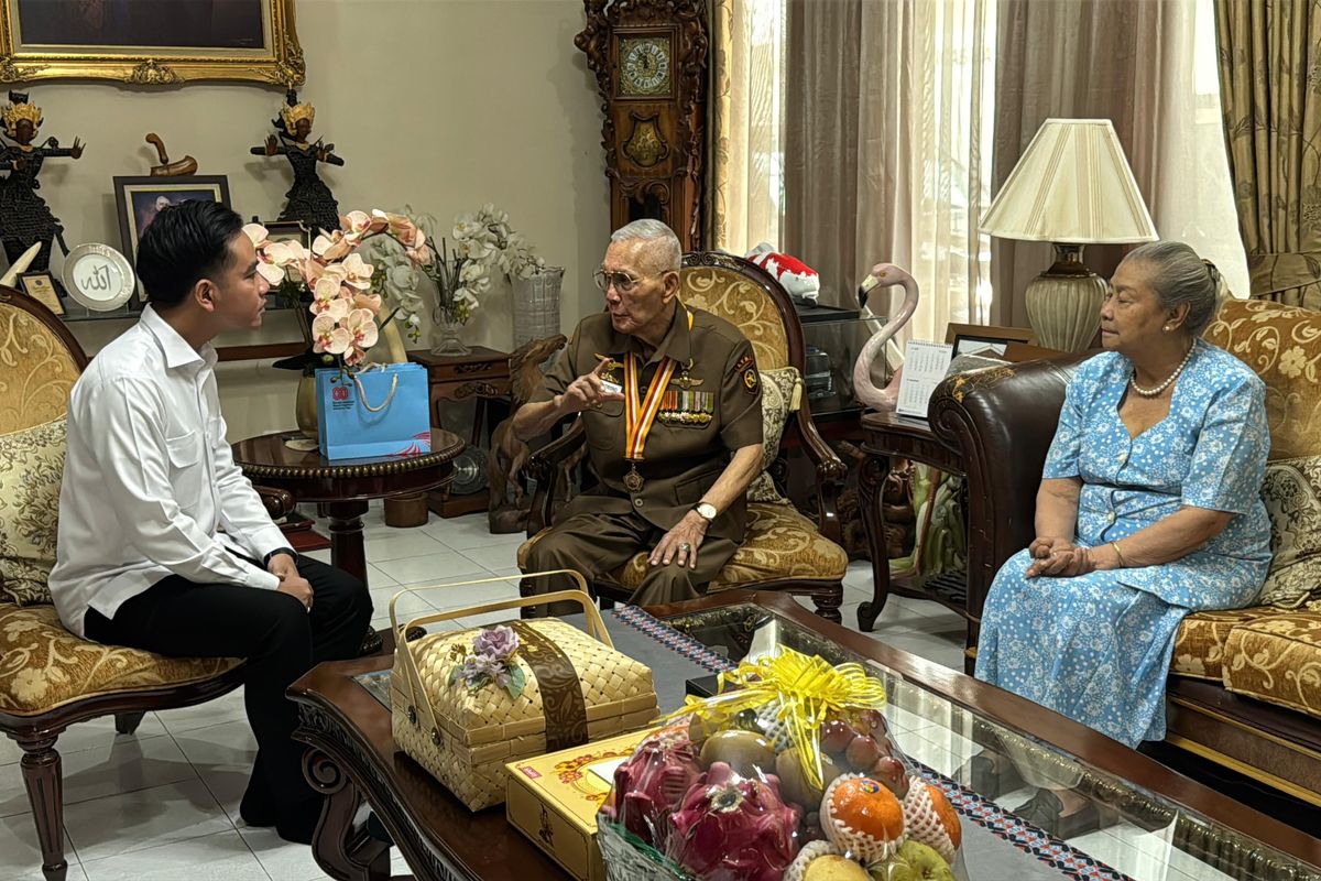 Gibran Sowan ke Rumah Try Sutrisno, Antar Undangan HUT ke-80 RI