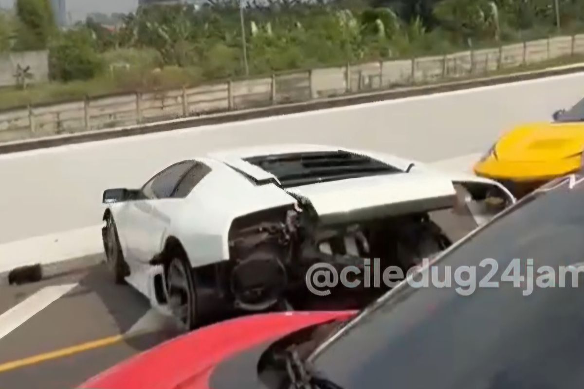 Lamborghini Kecelakaan di Tol Kunciran, Tabrak Pembatas Jalan