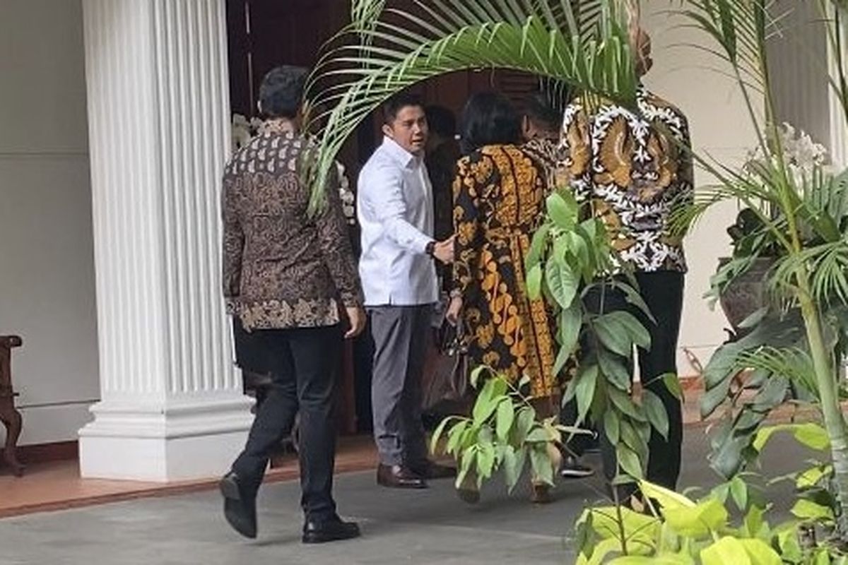 Sibuknya Mayor Teddy, Sang "Penjaga Pintu" dan Pembawa Pesan Prabowo ke ...