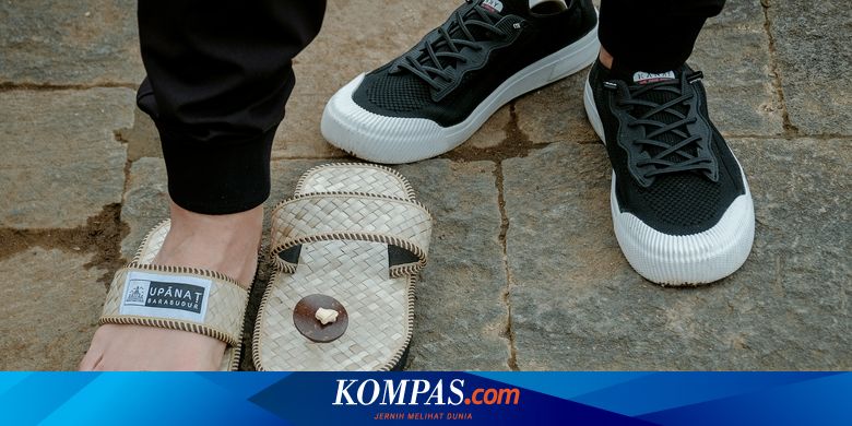 Alasan Wisatawan Pakai Sandal Upanat untuk Naik ke Candi Borobudur