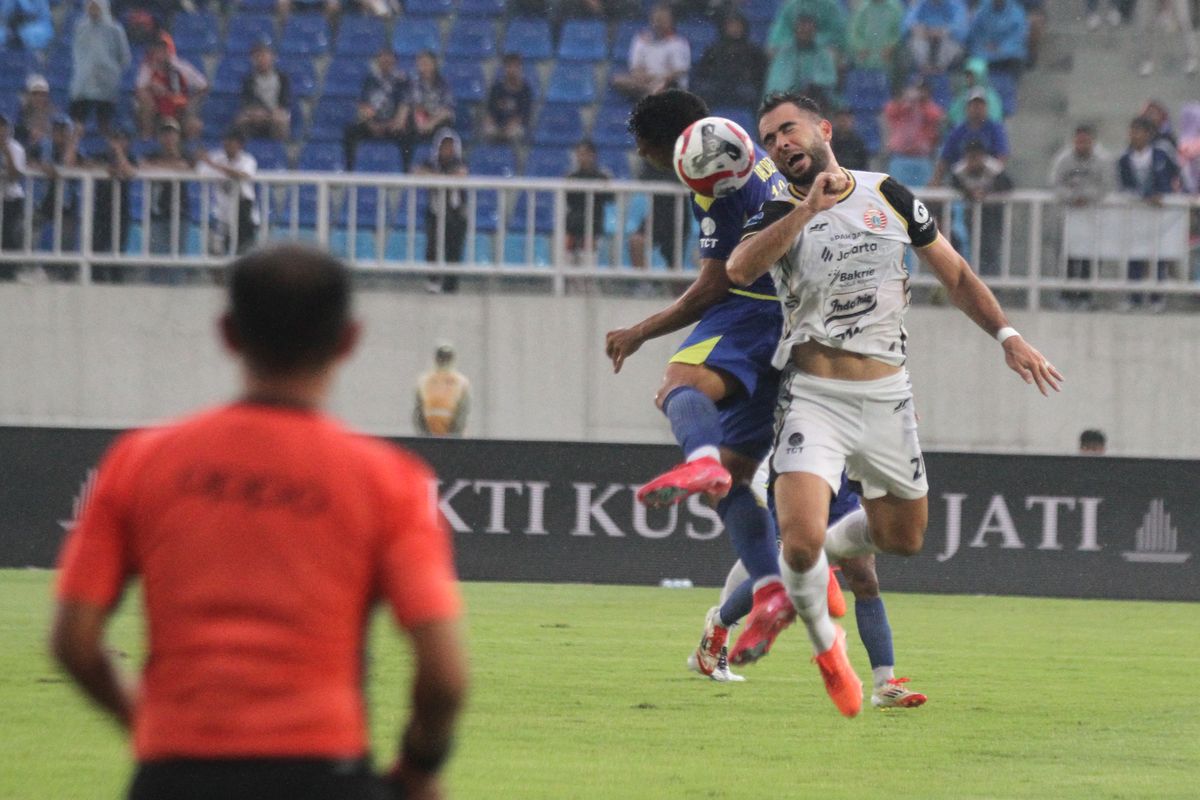 Ribut Arema FC Vs Persija, Mauricio Souza: Yang Mau Berkelahi Jangan di ...