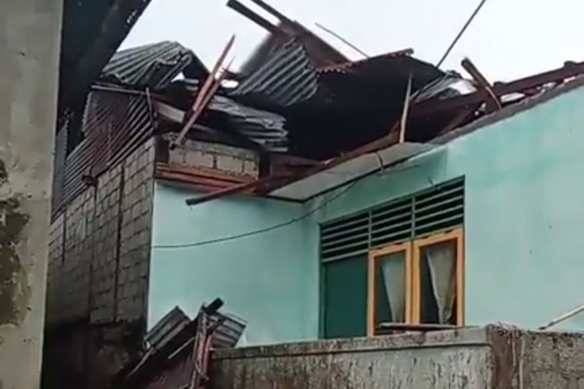 Angin Kencang Terjang Pulau Saparua Maluku, 7 Rumah Warga Rusak