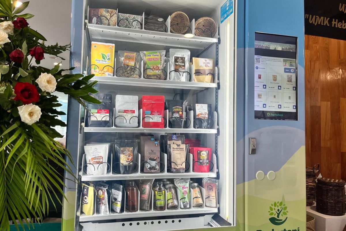 Kini Ada Mesin ATM Jual Produk UMKM di Perhutani, Isinya Kopi hingga Dompet