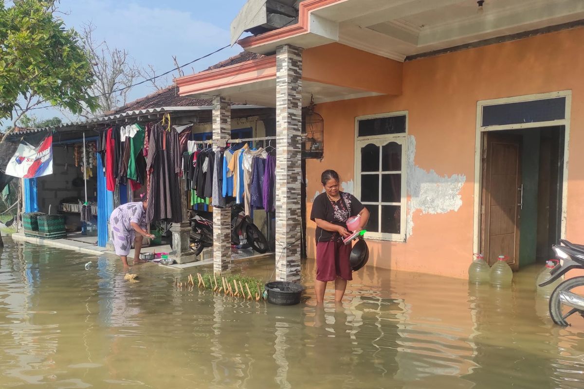 Hari ke 4 Banjir Demak, Apa Alasan Warga Enggan Mengungsi?