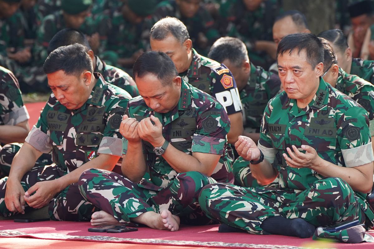 Panglima dan Ribuan Prajurit TNI Doa Bersama di Monas