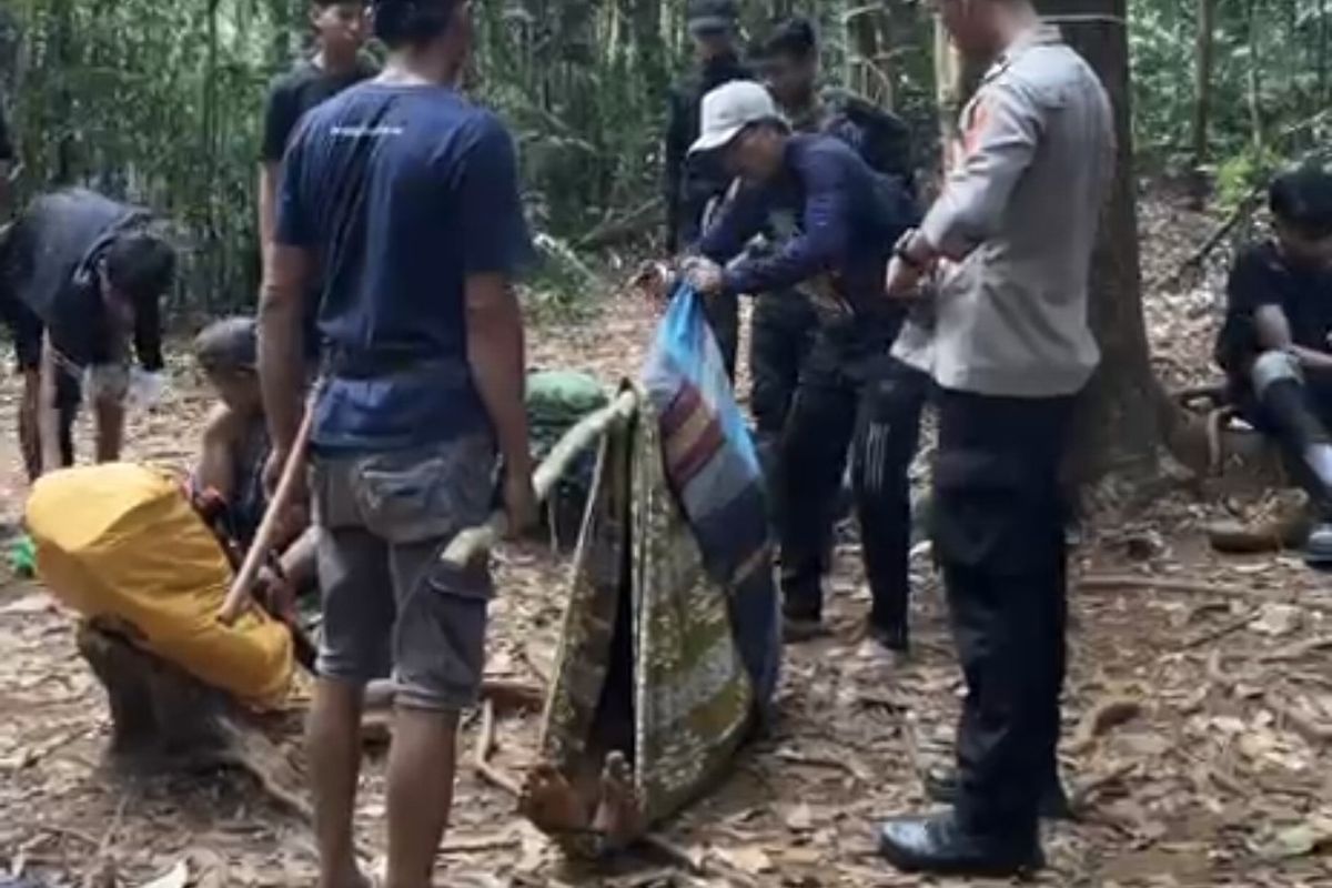 Cedera Lutut dan Kelelahan, Pendaki Remaja Dievakuasi dari Gunung ...