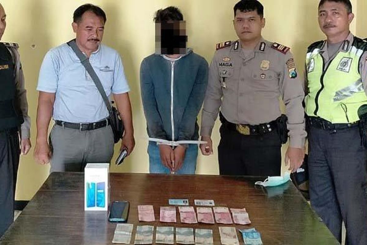 Detik-detik Pencuri Tepergok Pemilik Rumah Saat Panjat Atap