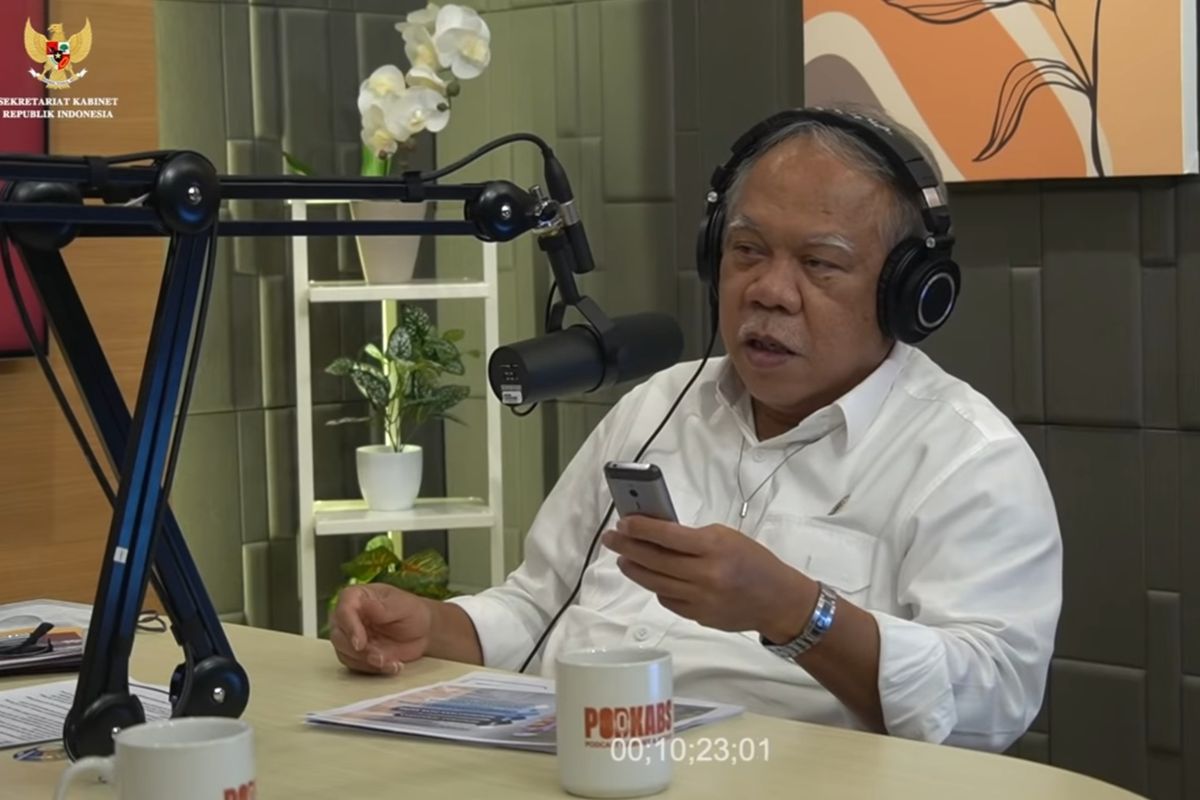 [POPULER PROPERTI] Lucunya Bunyi Nada Dering HP Jadul Basuki Saat Jokowi Diwawancarai di IKN