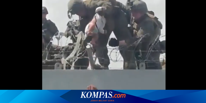 Video Viral Tentara AS Angkat Bayi Lewati Kawat Berduri Saat Bandara ...