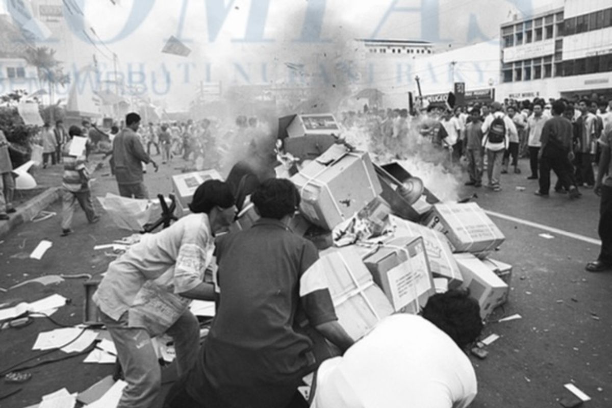 Dampak Krisis Moneter 1998: Sisi Ekonomi, Sosial, hingga Politik