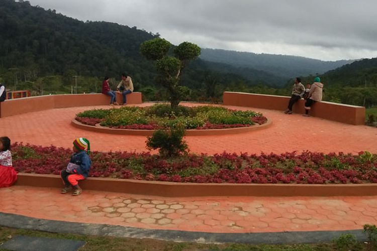 Menikmati Senja di Kebun Raya Liwa