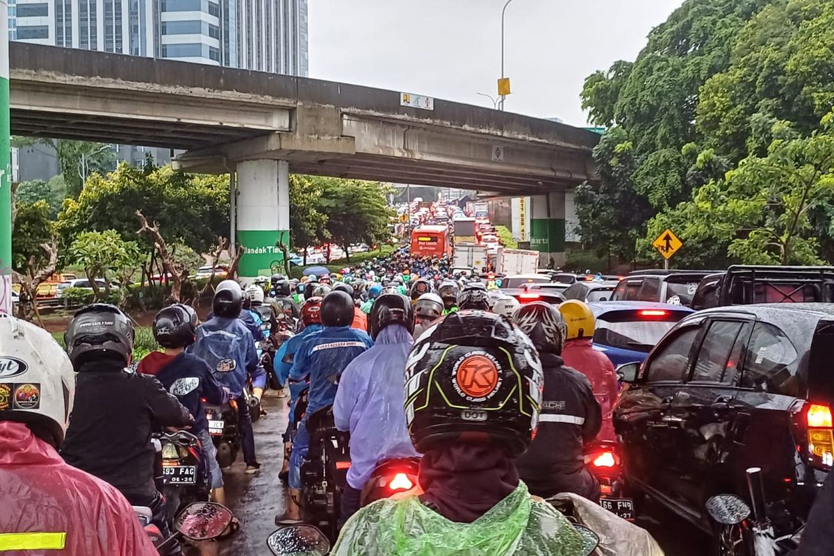 Gotong Royong Kemenhub dan Pemprov DKI Atasi Macet di TB Simatupang