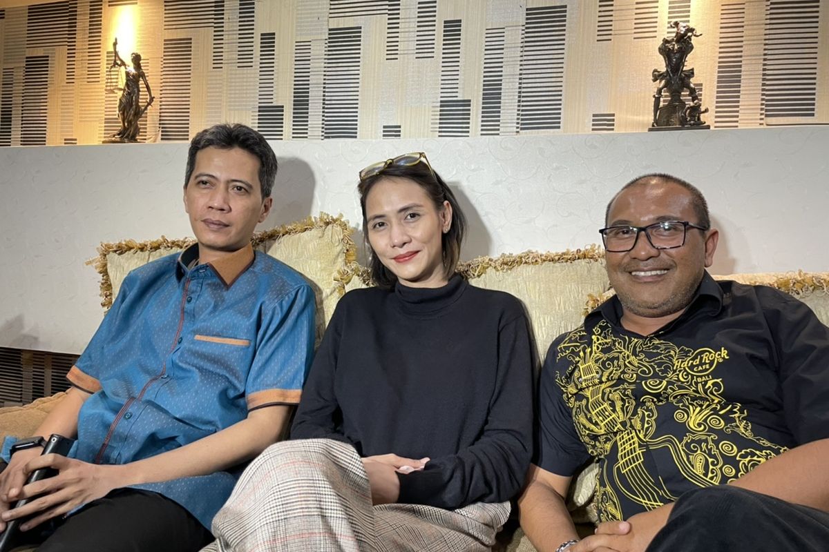 Pengadilan Putuskan Rezky Adhitya Ayah Biologis Putrinya, Wenny Ariani ...