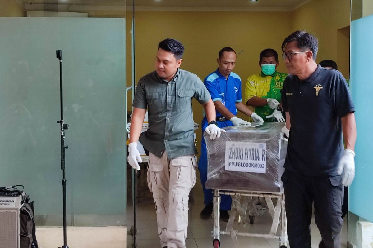 Jenazah Zukhi Fitria Rahdja, Korban Kebakaran Glodok Plaza, Diserahkan ...