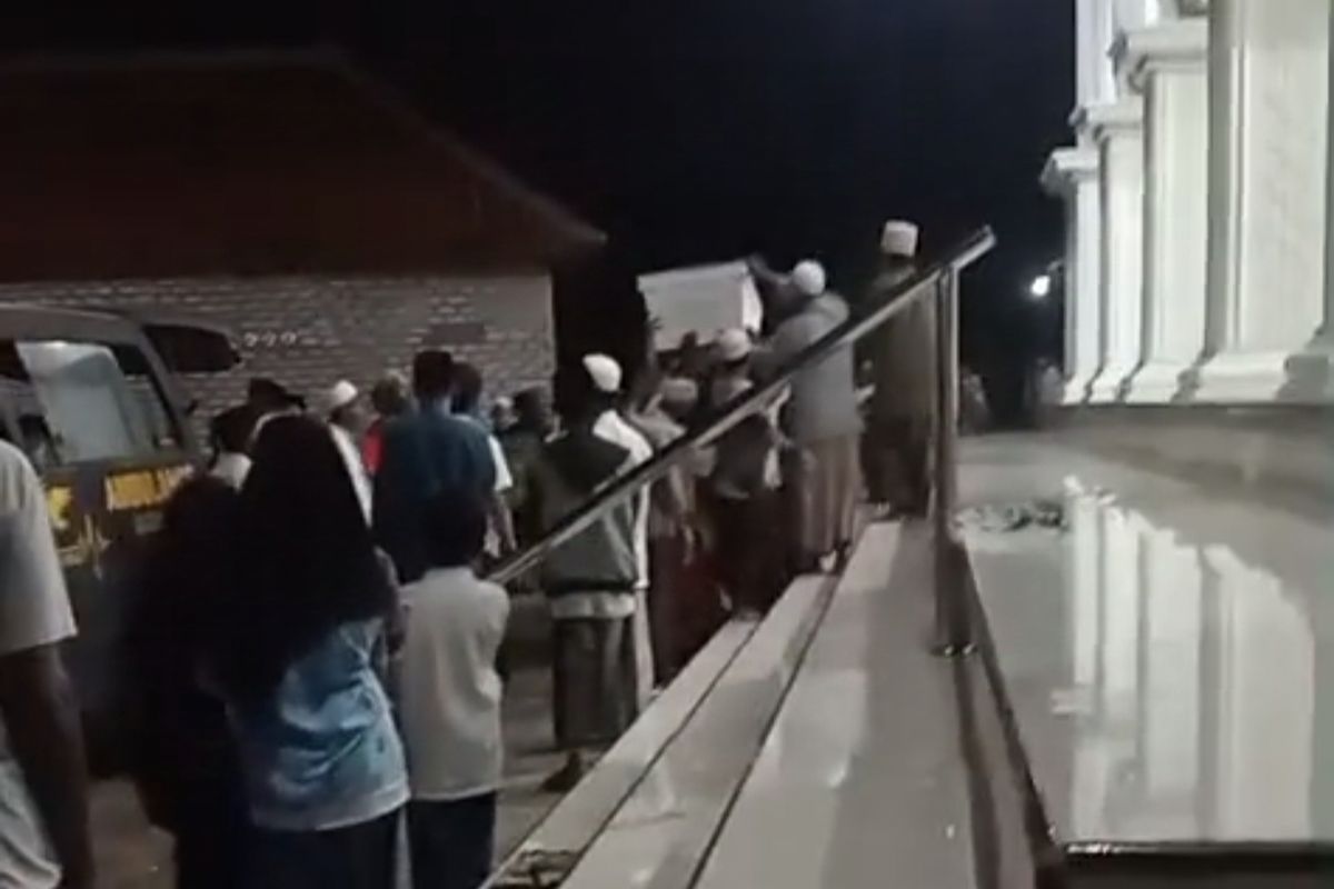 Dua Korban Mushala Ambruk di Ponpes Al Khoziny Dimakamkan di Bangkalan