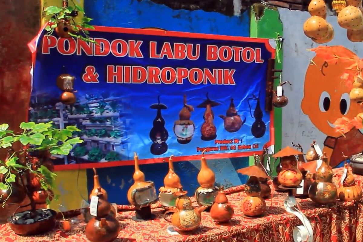 Kreasi Unik Perajin di Cirebon, Labu Botol Diubah Jadi Hiasan Rumah Tangga