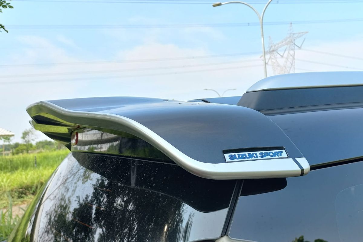 Fungsi Penting Spoiler Mobil: Lebih dari Sekadar Estetika