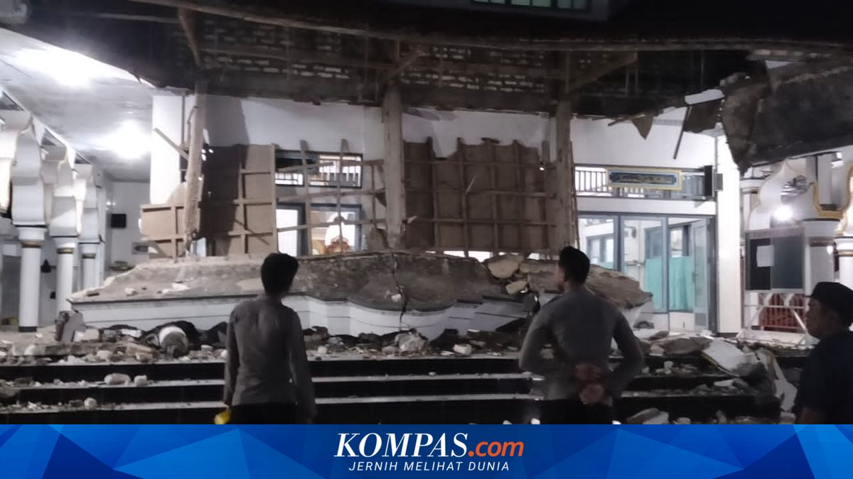 Masjid Roboh Jelang Tarawih di Pulau Raas Sumenep