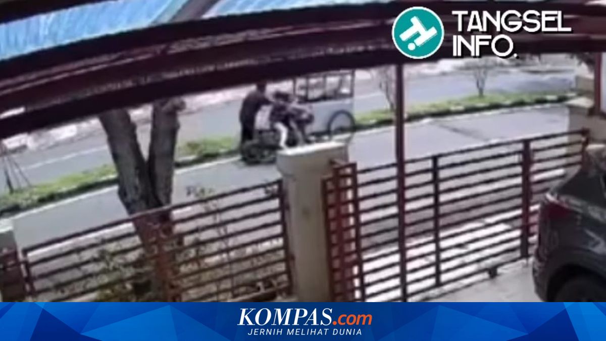 Dua Bocah Tabrak Gerobak Siomay Saat Kendarai Sepeda Listrik di Tangsel