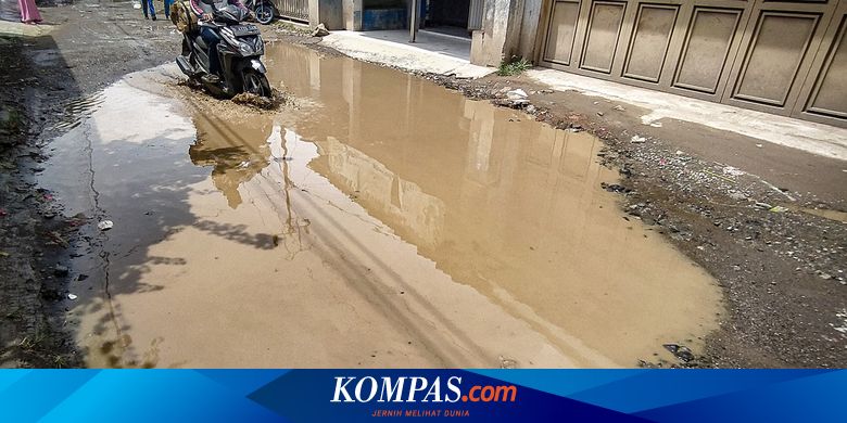 Bertahun-Tahun Dibiarkan Rusak sampai Makan Korban, Jalan di Bandung Barat Jadi "Kolam"