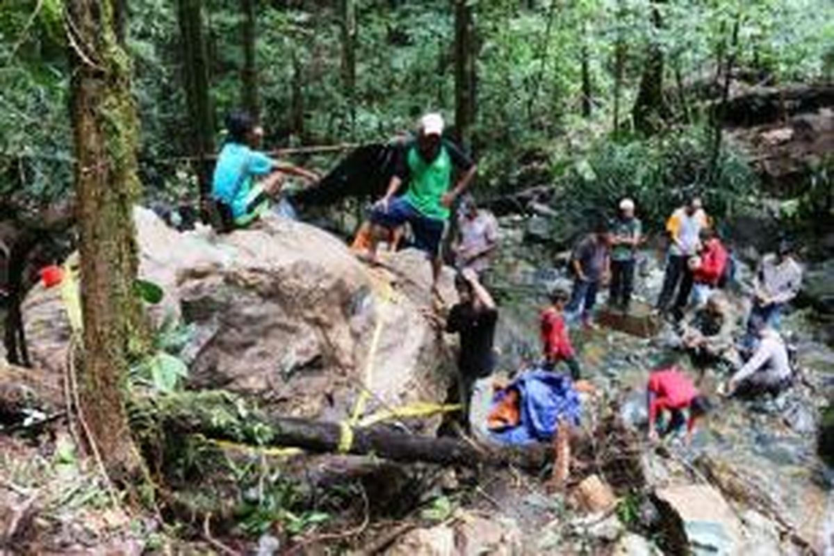 Batu Giok 20 Ton Segera Dipindahkan dari Hutan Lindung
