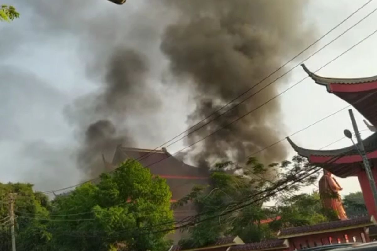 Viral, Video Kepulan Asap di Obyek Wisata Sam Poo Kong Semarang, Ini ...