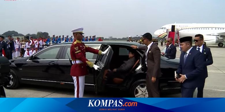 PM Malaysia Anwar Ibrahim Tiba di Lanud Halim, Dijemput Langsung Prabowo