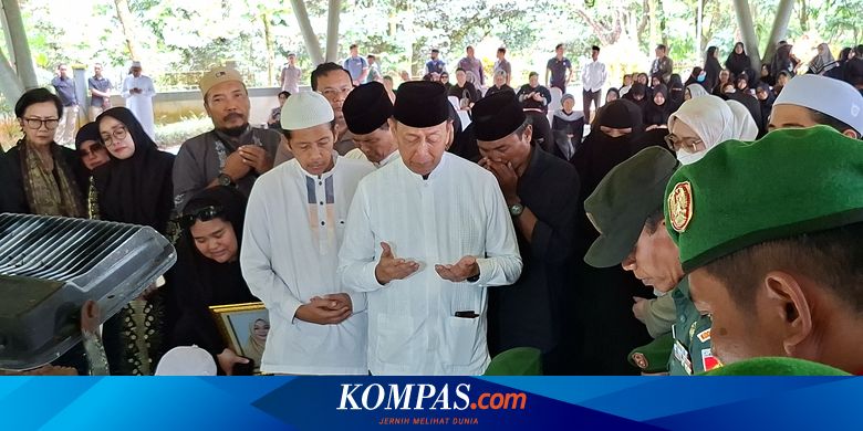 Tangis Wiranto Pecah, Iringi Pemakaman Sang Istri Rugaiya Usman