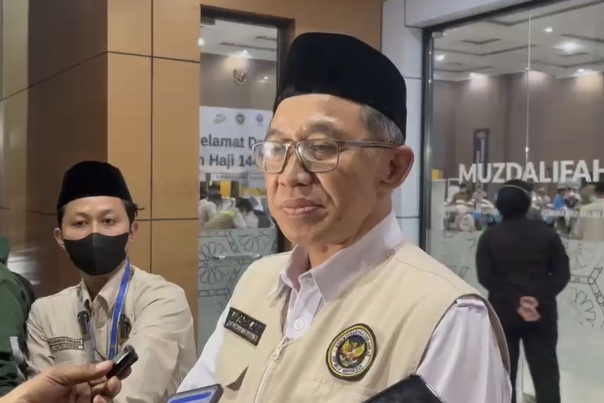 PPIH Debarkasi Surabaya Tegaskan Dilarang Bawa Air Zam-zam di Koper ...