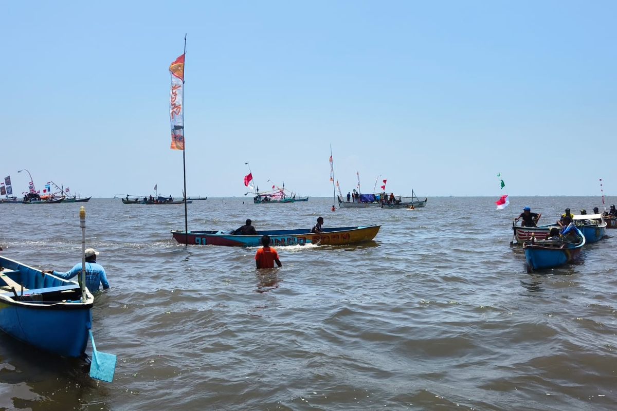Serunya Balap Perahu Fiber di Pasuruan, Ajang Adu Cepat Nelayan dalam ...