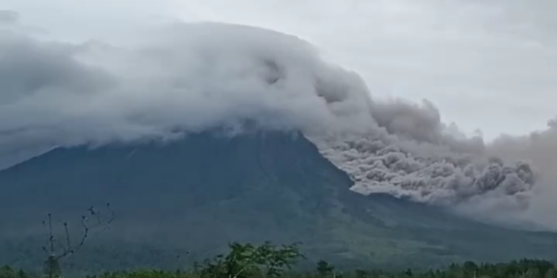 Berita Harian Wilayah Yang Terkena Hujan Abu Erupsi Gunung Semeru Terbaru Hari Ini - Kompas.com
