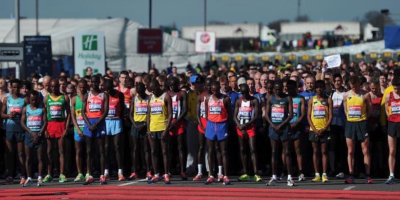 Membandingkan Jarak Tempuh Pesepak Bola dengan Pelari Marathon