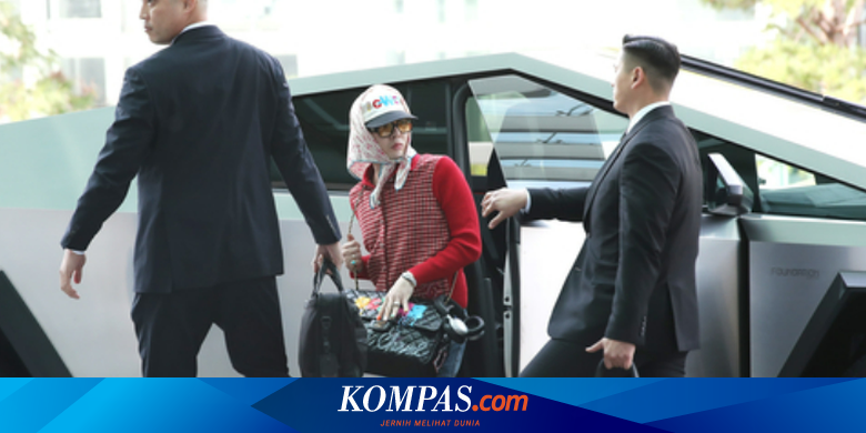 G-Dragon Disorot Usai Kendarai Tesla Cybertruck ke Bandara, Sekian Harganya