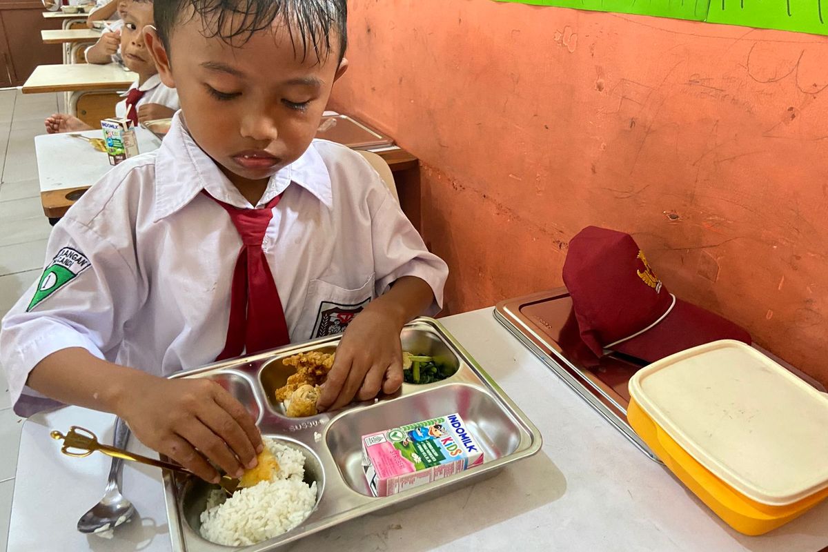 Makan Bergizi Gratis Dimulai, Orangtua Siswa: Sarapan Bisa Pakai Susu dan Roti Saja