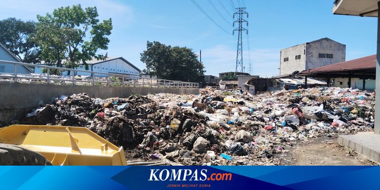 Pedagang Ditarik Iuran, 600 Ton Sampah Malah Dibiarkan Menggunung di Pasar Gedebage Bandung