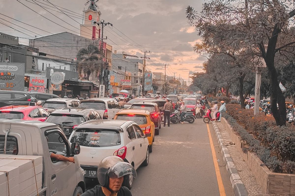 Ojol Makassar Demo Tuntut Kenaikan Tarif, Jalan Lumpuh Total