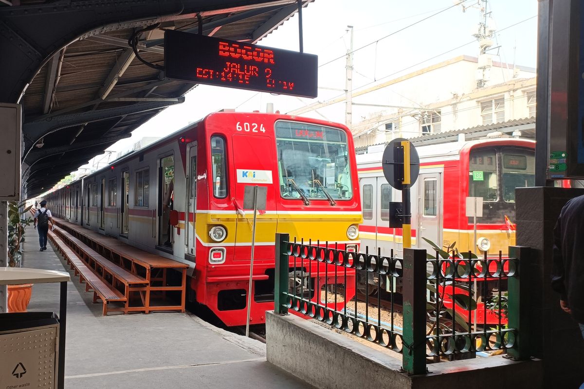 Jadwal KRL Manggarai-Jakarta Kota Mei 2025, sampai Pukul 00.15 WIB