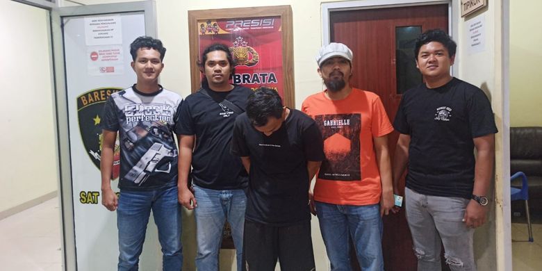 Berita Terkini Harian Mahasiswa Pukul Juru Parkir Terbaru Hari Ini ... Berita Terkini Harian Mahasiswa Pukul Juru Parkir Terbaru Hari Ini ...