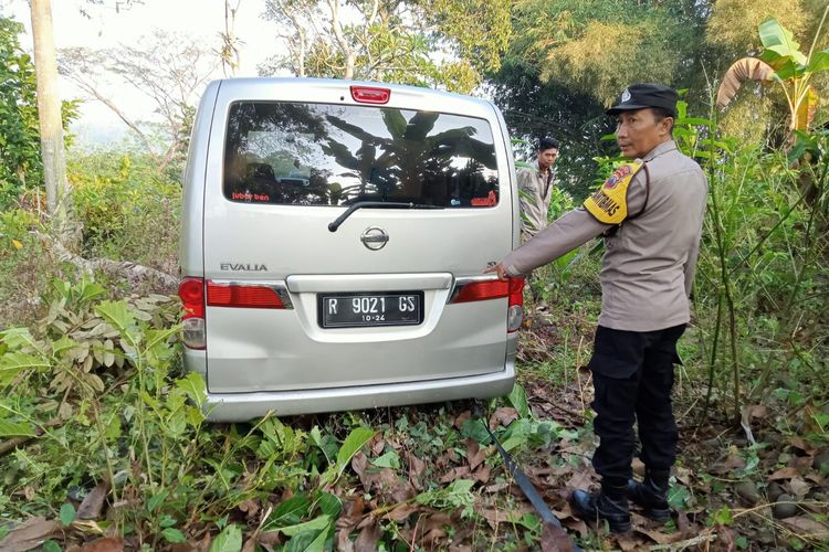 Kronologi Mobil Masuk Kuburan di Banyumas, Sopir Ngantuk Usai Bawa ...