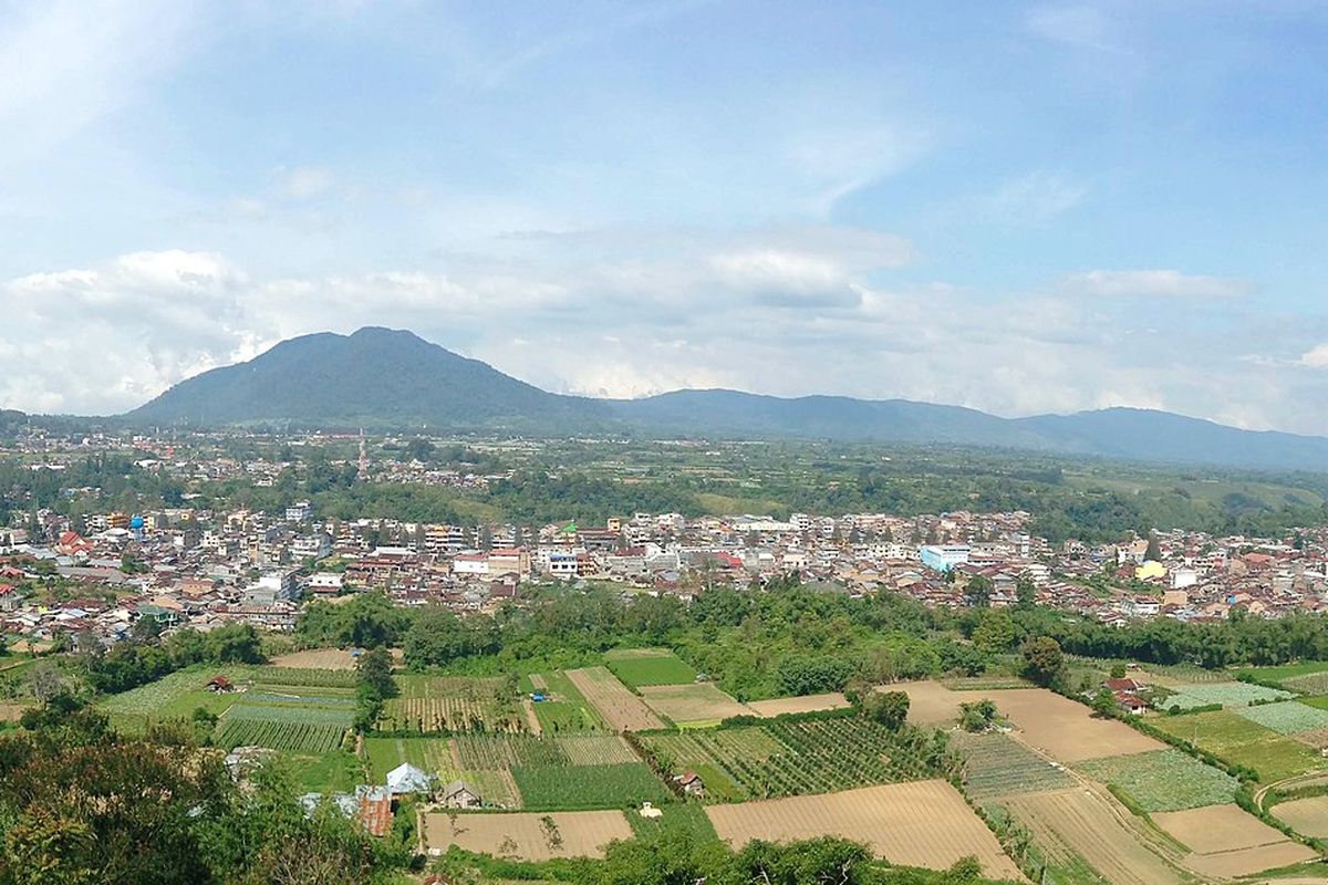 5 Tempat Wisata di Berastagi, dari Danau hingga Pagoda Tertinggi di ...