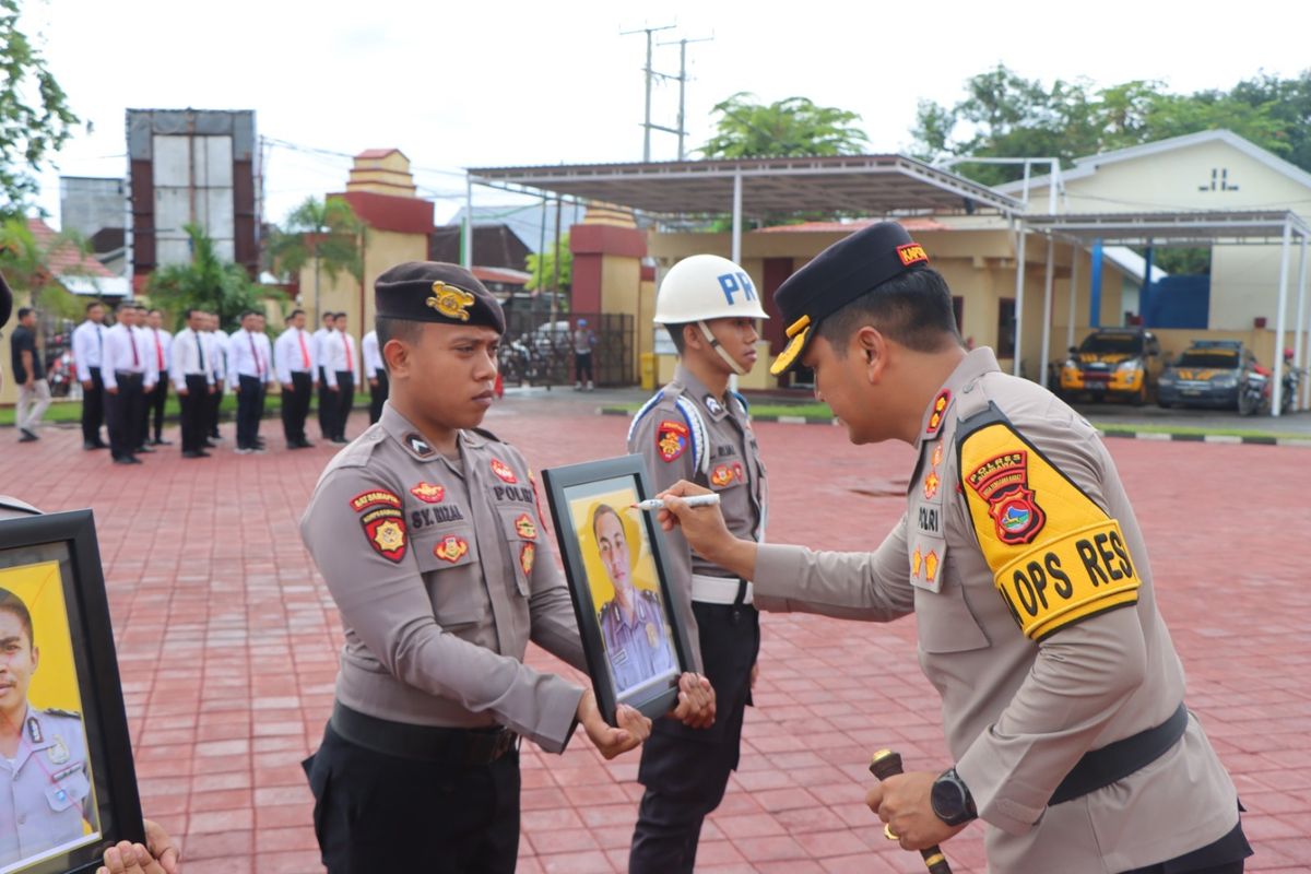 Terlibat Kasus Narkotika, 2 Oknum Polisi di Sumbawa Dipecat